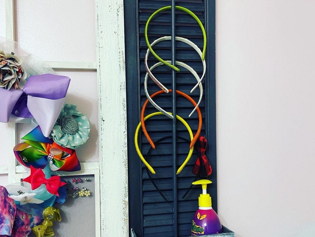 11 Sensational Repurposed Old Windows » Cathartic Crafting » Refinishing