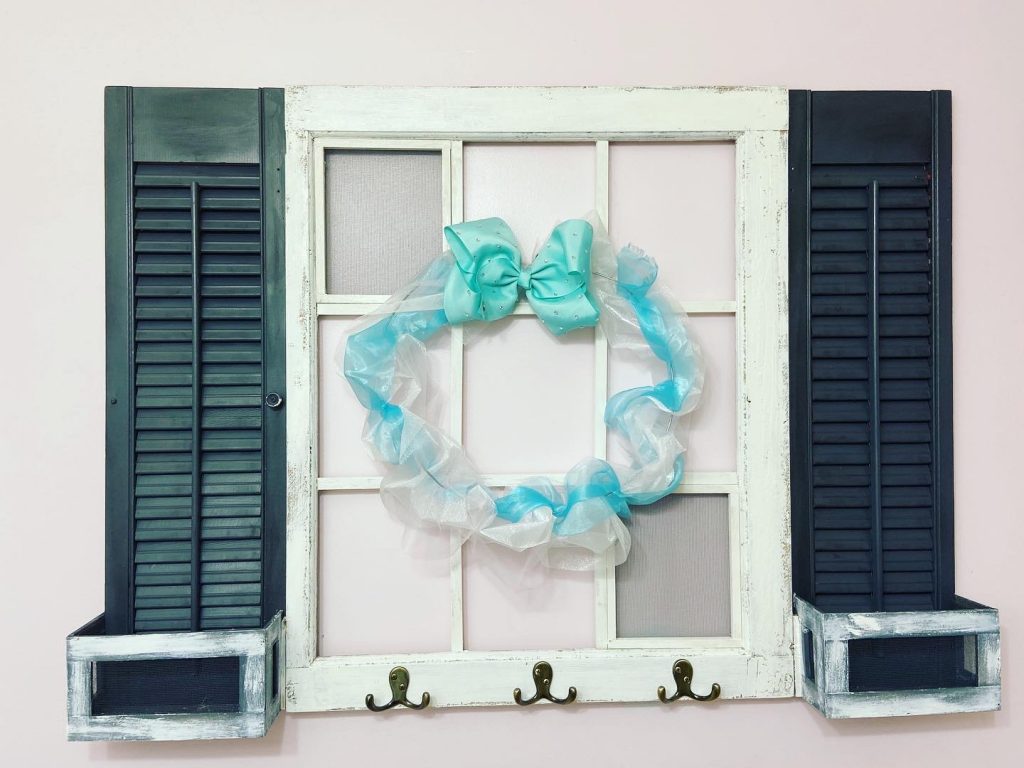 11 Sensational Repurposed Old Windows » Cathartic Crafting » Refinishing