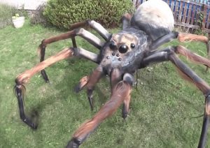 25 Hauntingly Outstanding DIY Halloween Decorations » Cathartic Crafting