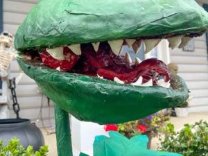 DIY Man Eating Plant for Your Halloween Decor » Cathartic Crafting